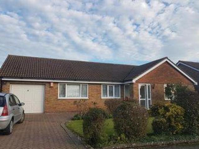3 Bedrooms Bungalow for sale in Cumberland Drive, Lower Halstow, Kent ME9