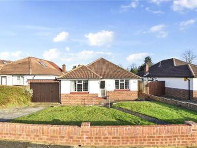 3 Bedrooms Bungalow for sale in Cold Blow Crescent, Bexley, Kent DA5