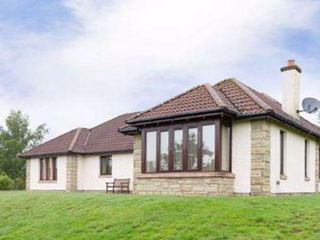 3 Bedrooms Bungalow for sale in Comerton Place, Drumoig, Fife KY16
