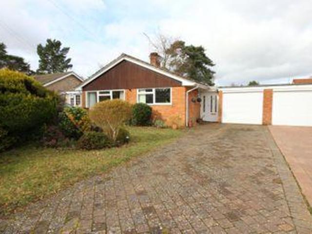 3 Bedrooms Bungalow for sale in Eveley Close, Whitehill, Bordon GU35