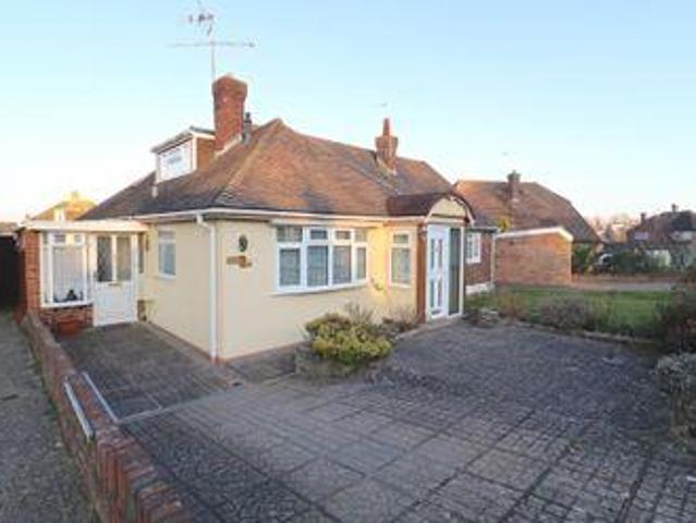 3 Bedrooms Bungalow for sale in Harebeating Crescent, Hailsham, East Sussex BN27