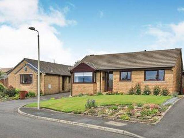 3 Bedrooms Bungalow for sale in Higher Saxifield, Harle Syke, Burnley, Lancashire BB10
