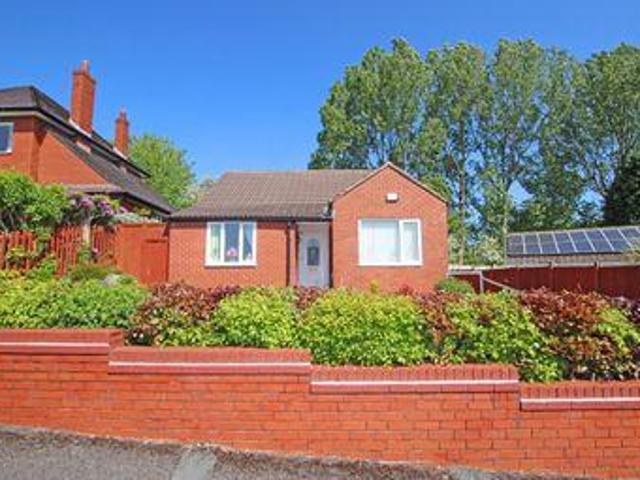 3 Bedrooms Bungalow for sale in Hill Cot Road, Bolton BL1
