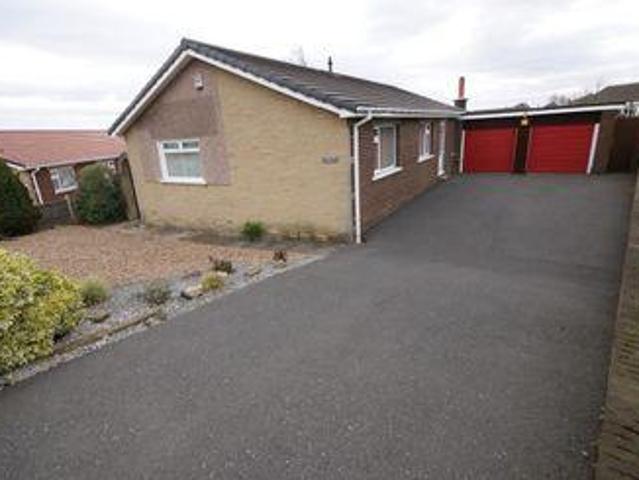 3 Bedrooms Bungalow for sale in Hoylake Avenue, Fixby, Huddersfield HD2