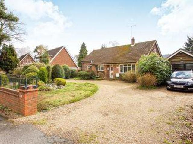 3 Bedrooms Bungalow for sale in Lightwater, Surrey, United Kingdom GU18