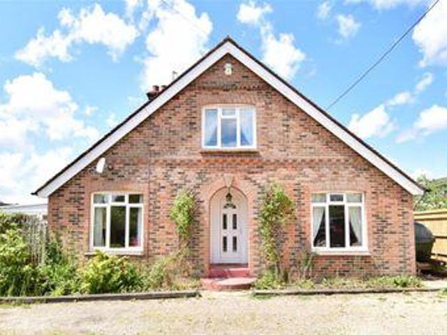 3 Bedrooms Bungalow for sale in London Road, Ashington, West Sussex RH20