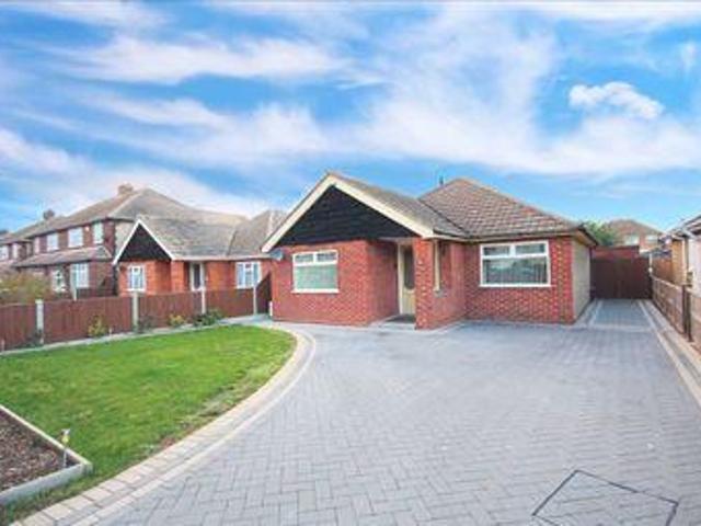3 Bedrooms Bungalow for sale in Queens Road, Clacton On Sea CO15