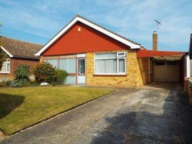 3 Bedrooms Bungalow for sale in Rush Green Road, Clacton On Sea CO16