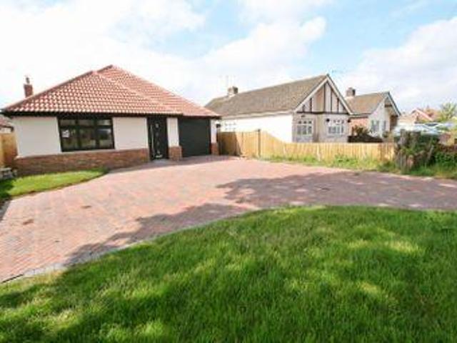 3 Bedrooms Bungalow for sale in St. Johns Road, Clacton On Sea CO16