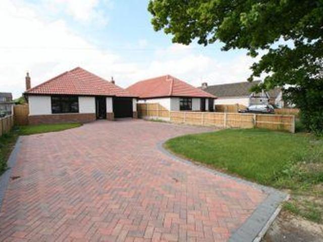3 Bedrooms Bungalow for sale in St. Johns Road, Clacton On Sea CO16