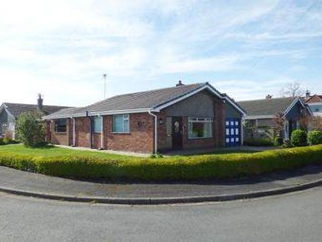 3 Bedrooms Bungalow for sale in Southlands Avenue, Penketh, Warrington, Cheshire WA5