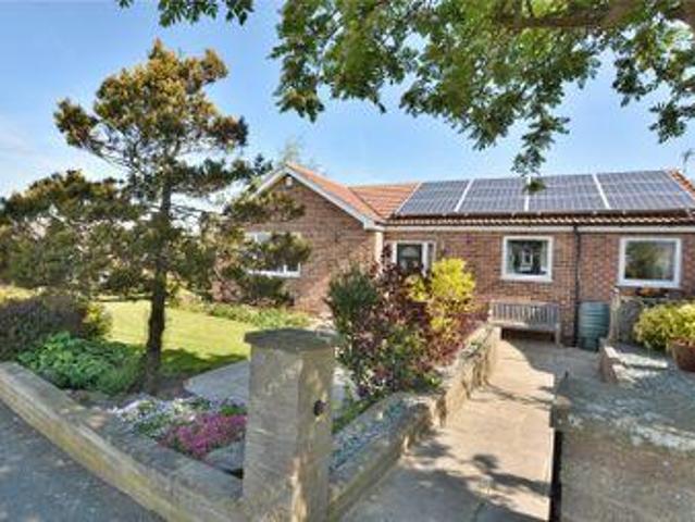 3 Bedrooms Bungalow for sale in Templegate Avenue, Leeds, West Yorkshire LS15