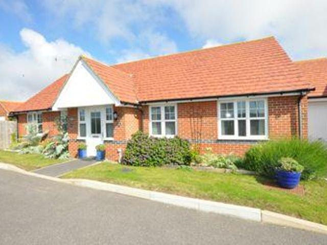 3 Bedrooms Bungalow for sale in The Siding, Bexhill On Sea TN40