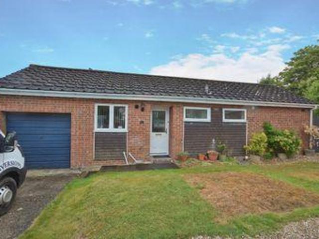 3 Bedrooms Bungalow for sale in Wykeham Drive, Basingstoke RG23
