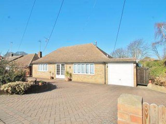 3 Bedrooms Bungalow for sale in Walmers Avenue, Higham, Kent ME3