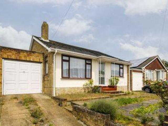 3 Bedrooms Bungalow for sale in Wellington Road, Newhaven BN9