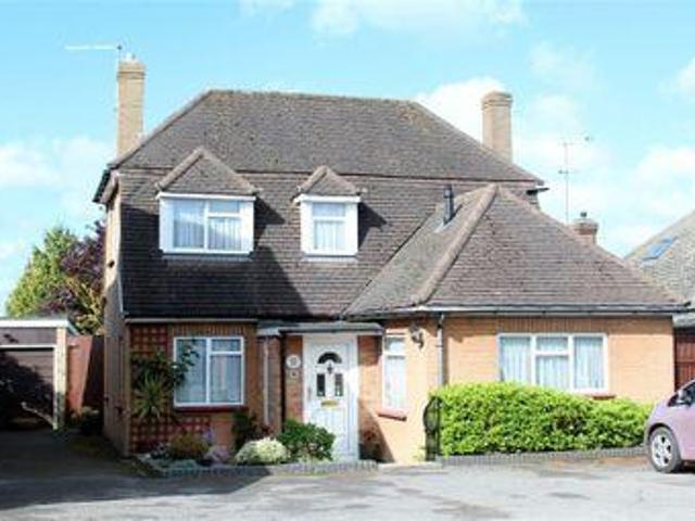 3 Bedrooms Chalet for sale in Oaklands Avenue, Brookmans Park, Hatfield AL9