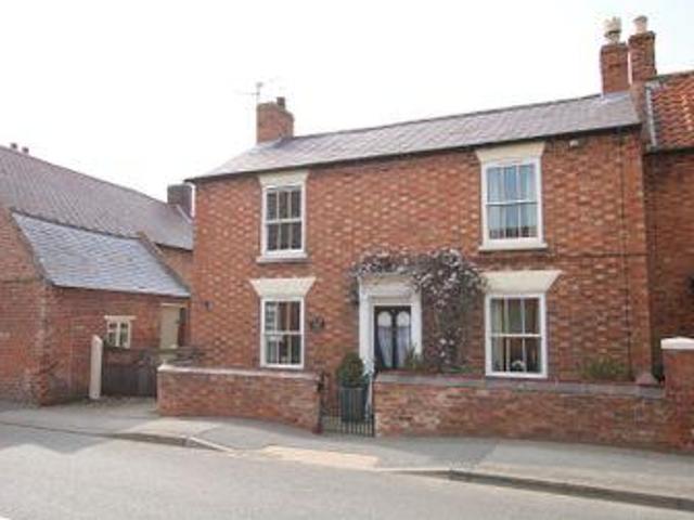3 Bedrooms Cottage for sale in Eagle Road, North Scarle, Lincoln LN6