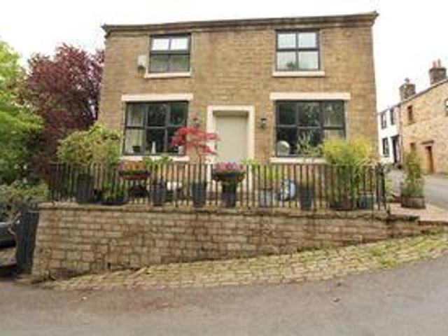 3 Bedrooms Cottage for sale in Hill Street, Summerseat, Bury, Lancashire BL9