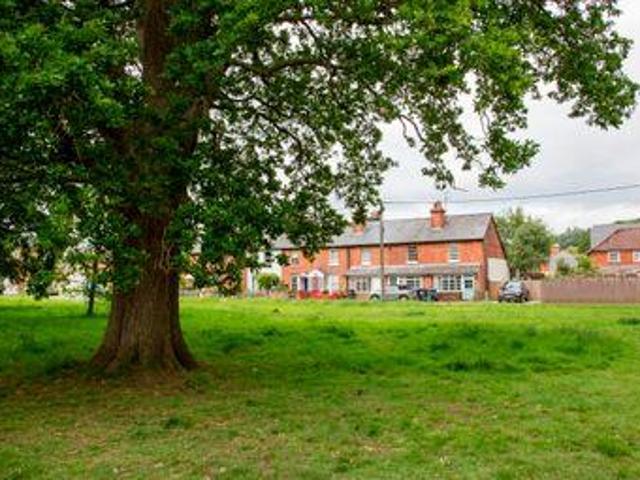 3 Bedrooms Cottage for sale in Oakland Terrace, Hartley Wintney, Hook RG27