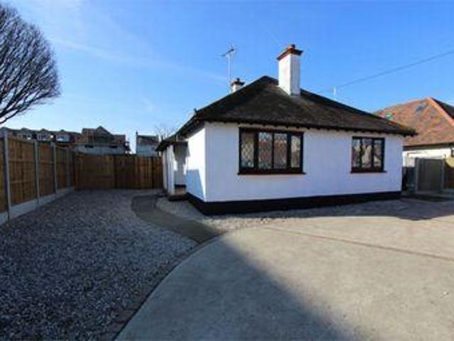 3 Bedrooms Detached bungalow for rent in Blenheim Crescent, Leigh On Sea, Essex SS9