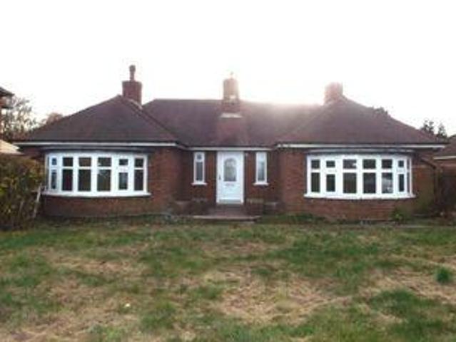 3 Bedrooms Detached bungalow for rent in Lichfield Street, Tamworth B78