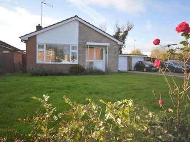 3 Bedrooms Detached bungalow for rent in Sundale Drive, Woolstanwood, Crewe CW2