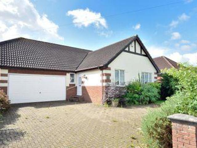 3 Bedrooms Detached bungalow for rent in Wavering Lane West, Gillingham SP8