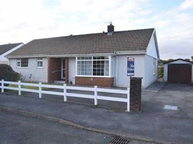 3 Bedrooms Detached bungalow for sale in Maes Y Coleg, Llandovery SA20