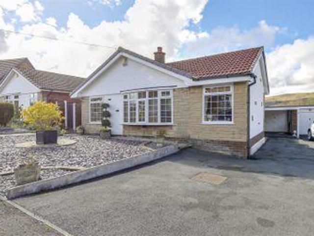 3 Bedrooms Detached bungalow for sale in Malvern Way, Helmshore, Rossendale BB4