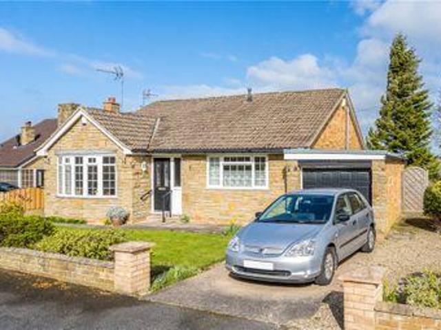 3 Bedrooms Detached bungalow for sale in Meadow View, Barwick In Elmet, Leeds, West Yorkshire LS15