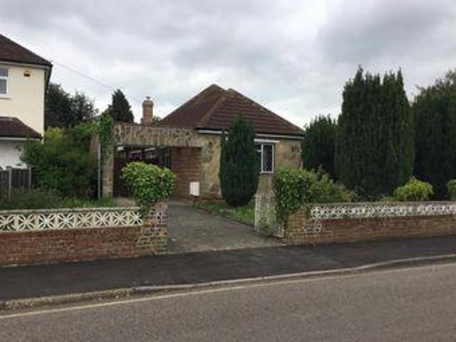 3 Bedrooms Detached bungalow for sale in New Road, Meopham, Kent DA13