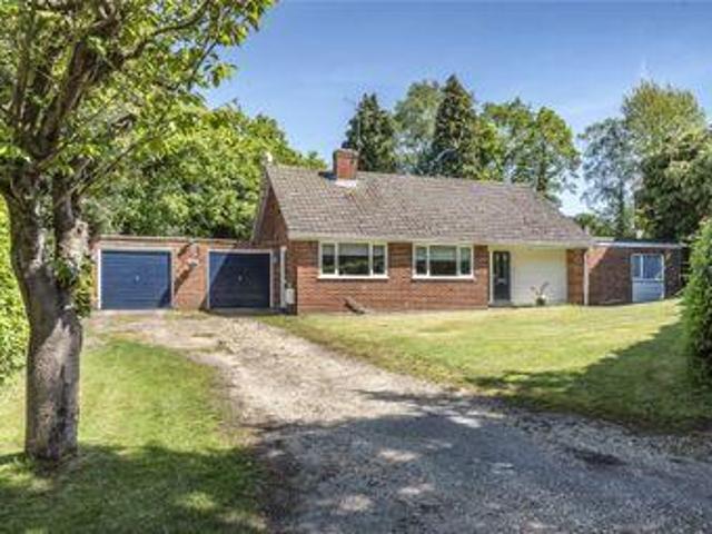 3 Bedrooms Detached bungalow for sale in New Road, Sandhurst, Berkshire GU47