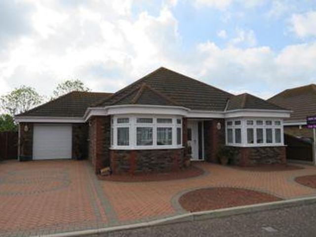 3 Bedrooms Detached bungalow for sale in Oak Close, Clacton On Sea CO15