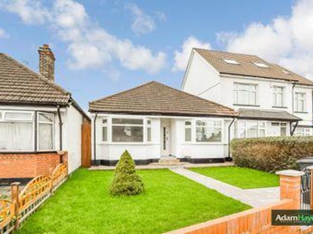 3 Bedrooms Detached bungalow for sale in Oakleigh Road North, Whetstone N20