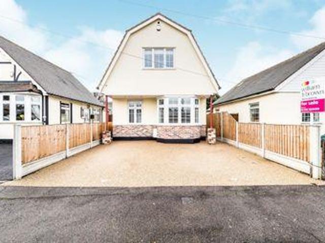 3 Bedrooms Detached bungalow for sale in Alexandra Road, Rainham RM13