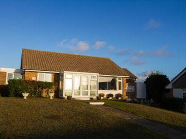 3 Bedrooms Detached bungalow for sale in Antony Close, Bishopstone, Seaford BN25