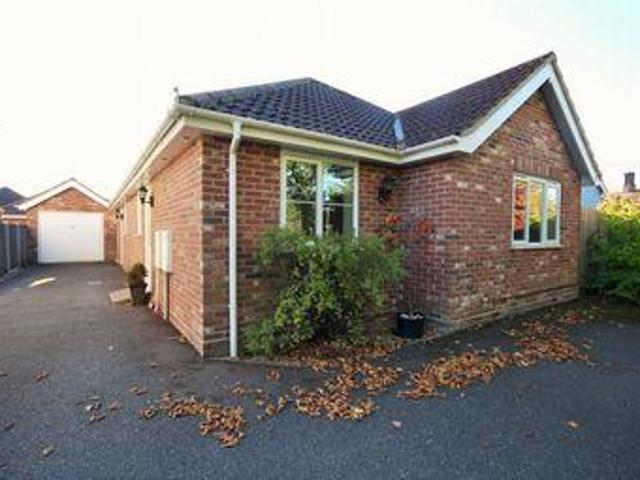 3 Bedrooms Detached bungalow for sale in Berechurch Hall Road, Colchester, Essex CO2