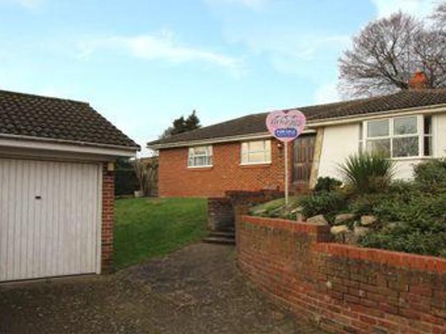3 Bedrooms Detached bungalow for sale in Blackman Gardens, Aldershot GU11