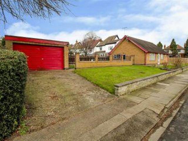 3 Bedrooms Detached bungalow for sale in Bramcote Drive, Beeston, Nottingham NG9