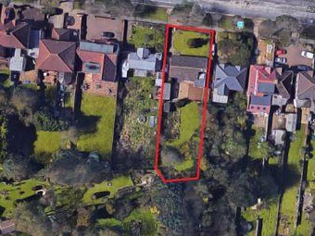 3 Bedrooms Detached bungalow for sale in City Way, Rochester, Kent ME1