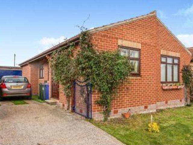 3 Bedrooms Detached bungalow for sale in Coniston Road, Askern, Doncaster DN6