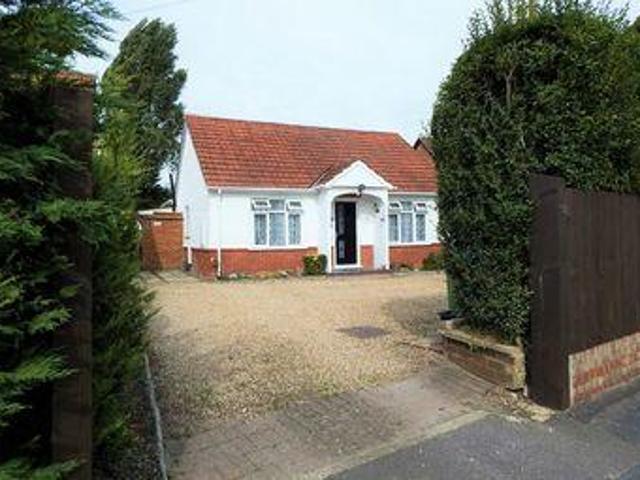 3 Bedrooms Detached bungalow for sale in Fernhill Road, Farnborough, Hampshire GU14
