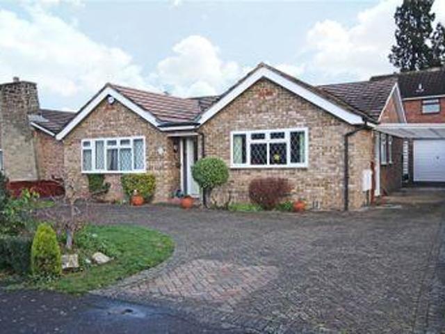 3 Bedrooms Detached bungalow for sale in Flower Crescent, Ottershaw, Surrey KT16