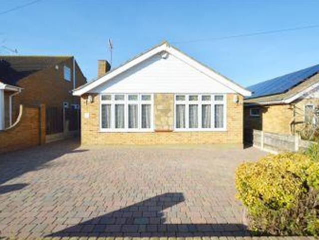 3 Bedrooms Detached bungalow for sale in Glynde Way, Southend On Sea, Essex SS2