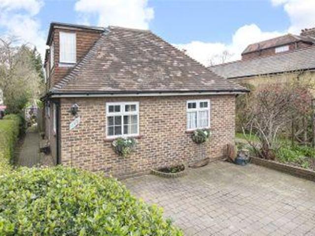 3 Bedrooms Detached bungalow for sale in Hayes Lane, Kenley CR8