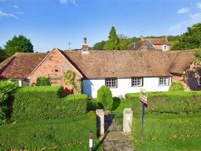 3 Bedrooms Detached bungalow for sale in Headcorn Road, Grafty Green, Maidstone, Kent ME17