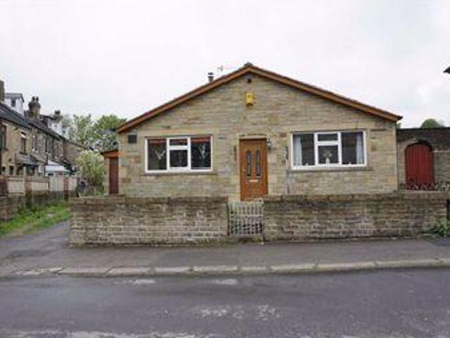 3 Bedrooms Detached bungalow for sale in Heathy Avenue, Halifax HX2
