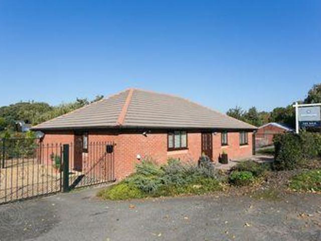 3 Bedrooms Detached bungalow for sale in Heywood Old Road, Heywood OL10