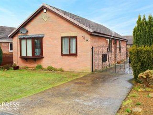 3 Bedrooms Detached bungalow for sale in Hoddesdon Crescent, Dunscroft, Doncaster, South Yorkshire DN7